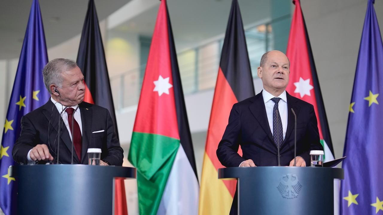 Krieg in Nahost - Scholz auf dem Weg nach Tel Aviv - Israelisches Militär kündigt nächste Stufe ...