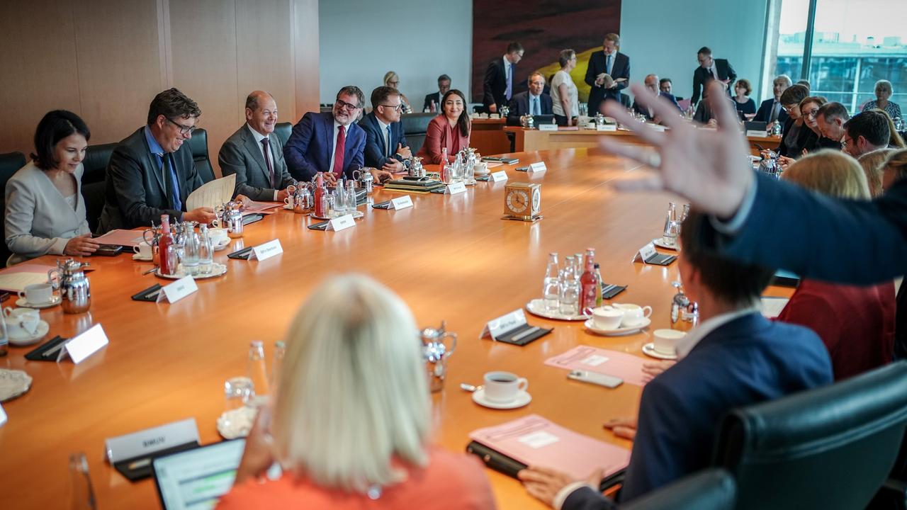 Bundeskabinett - Ampel will Selbstbestimmungsgesetz und erleichterte ...