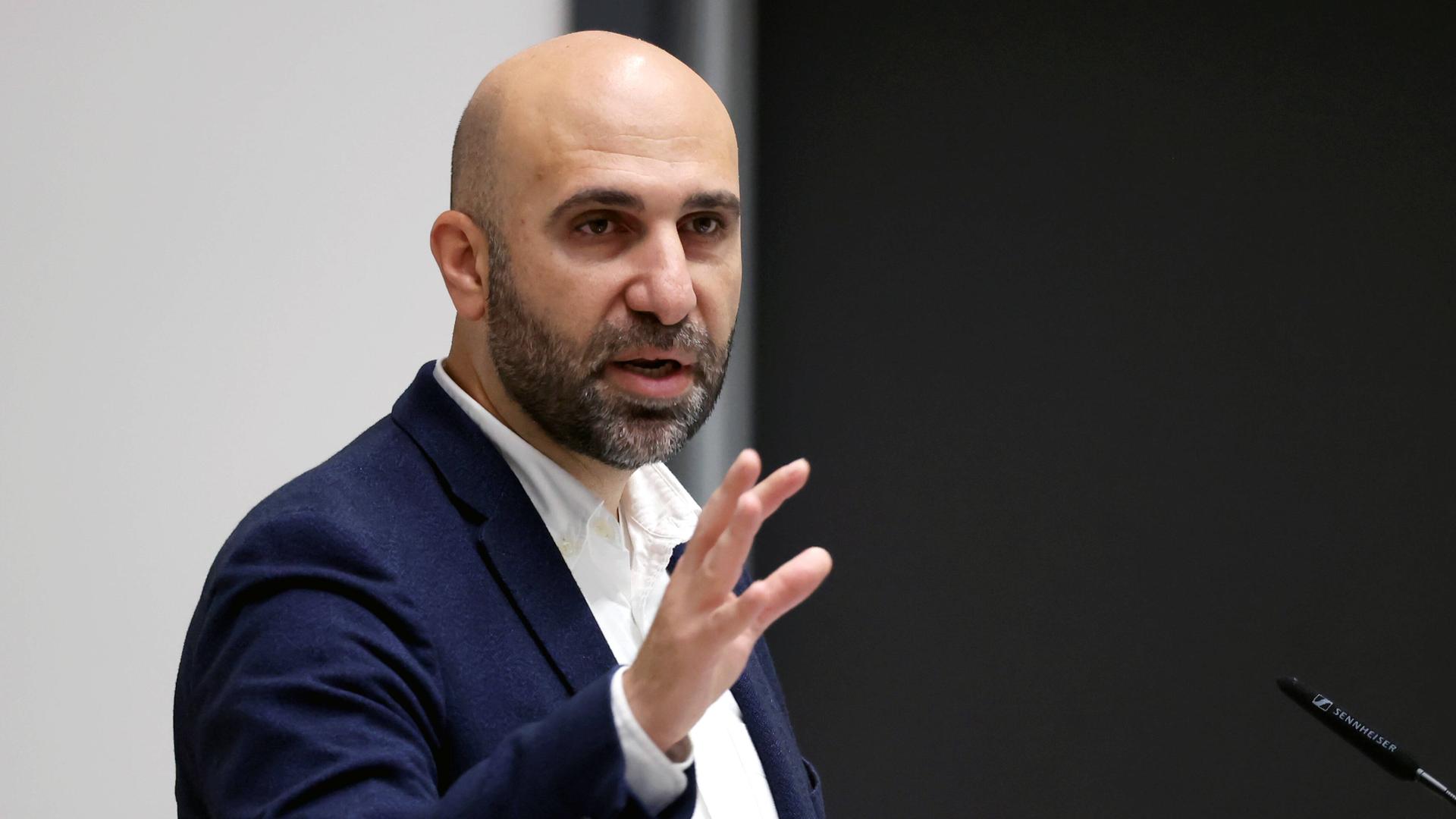 Einbürgerungsprozess - Ahmad Mansour: "Es geht darum, anzukommen in einem Land"