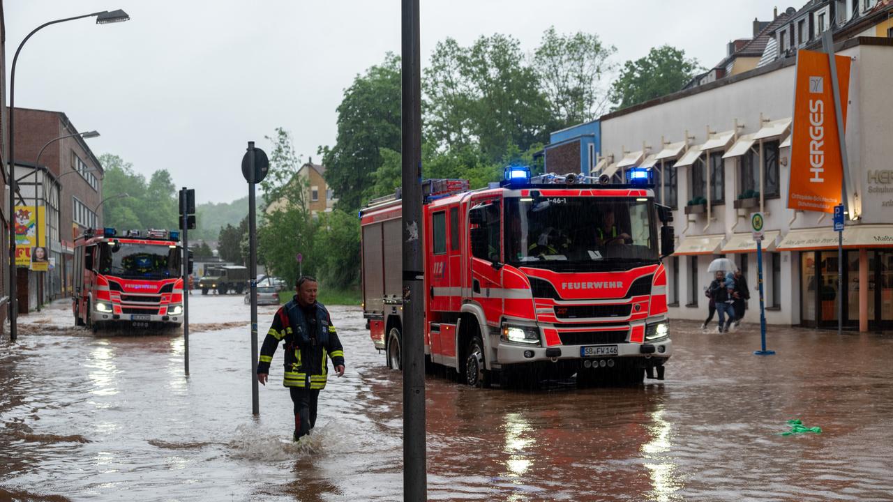 Unwetter im Südwesten - Überflutungen nach Dauerregen im Saarland und in Rheinland-Pfalz