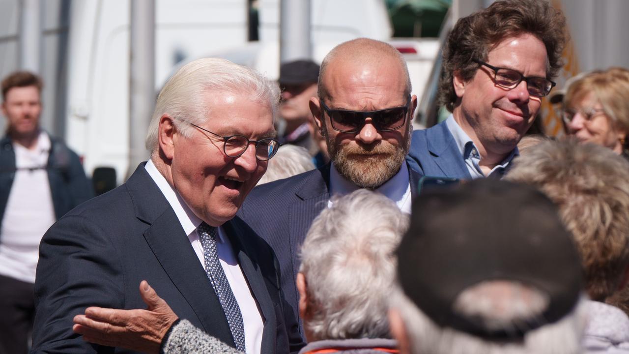 Ortszeit Deutschland - Bundespräsident Steinmeier verlegt Amtssitz für ...