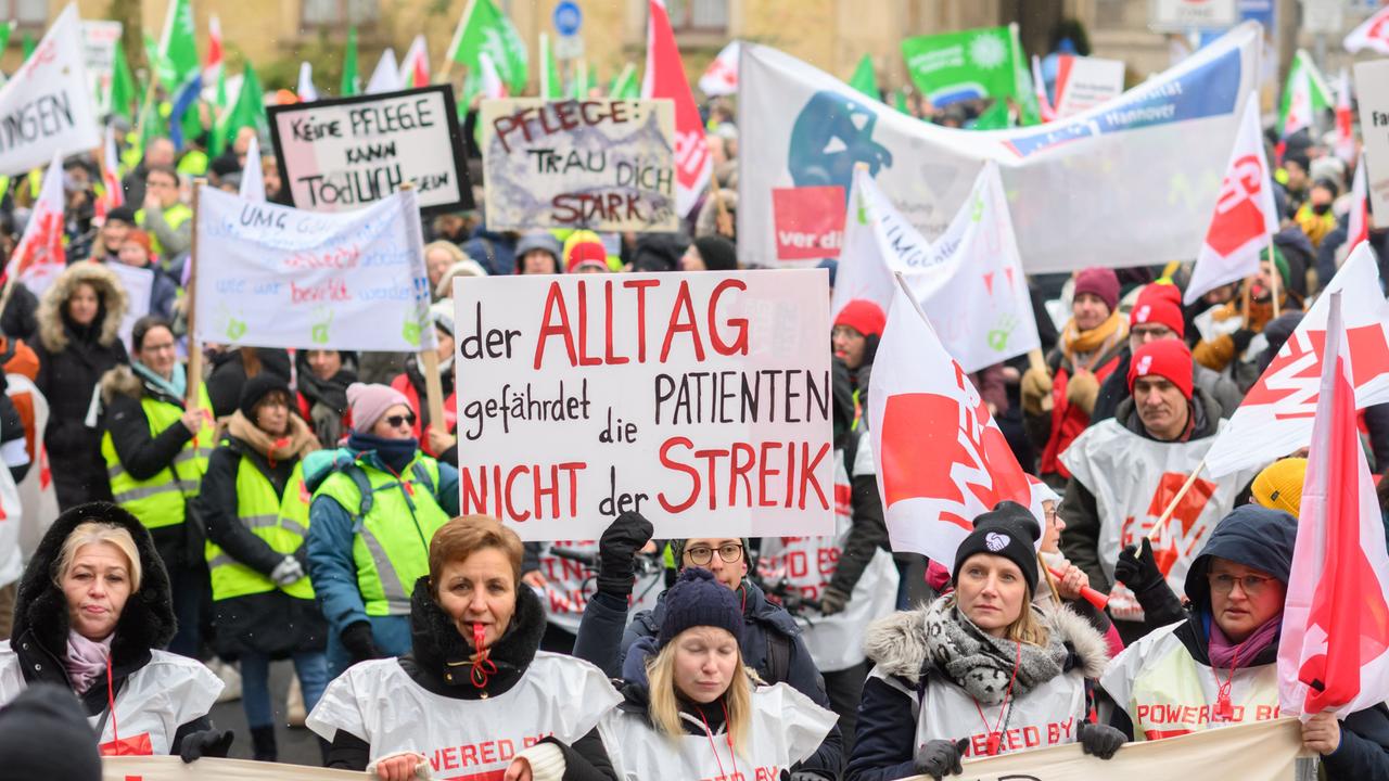 Öffentlicher-Dienst - Tausende Länder-Beschäftigte bei Warnstreiks vor dritter Tarifrunde
