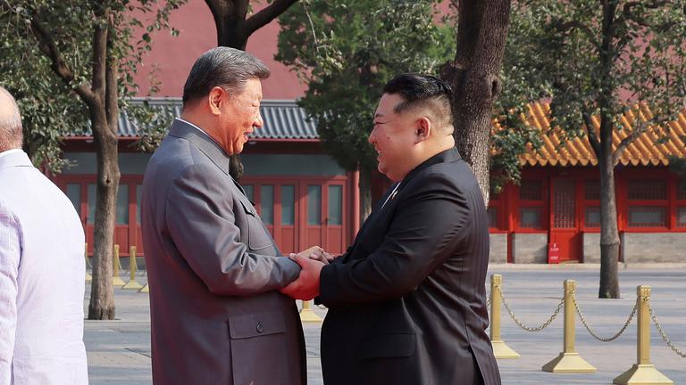 Fernost - Chinas Machthaber Xi besucht heute Nordkorea - Peking will ...