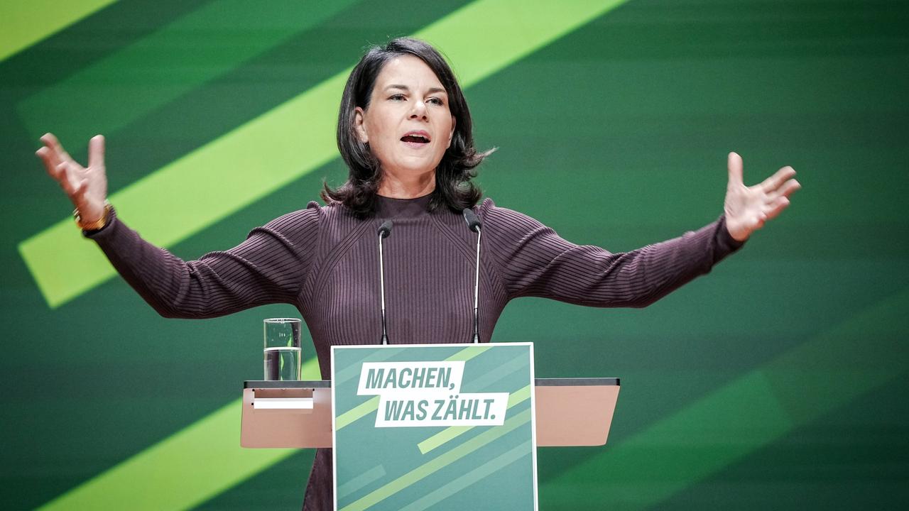 Grünen-Parteitag - Delegierte folgen der Parteispitze in der Asyl- und ...