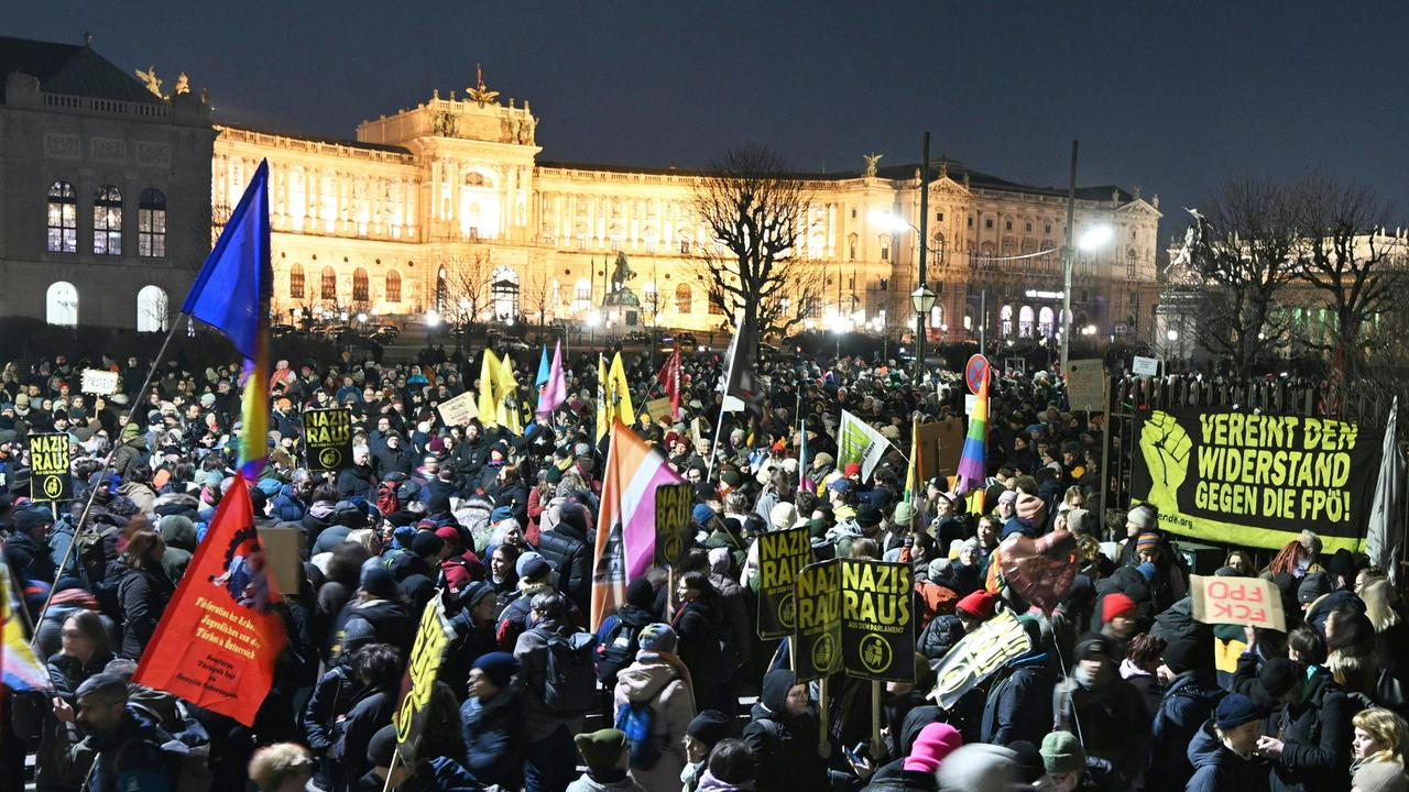 Protest - Erneut große Demonstration gegen Rechtsruck in Österreich
