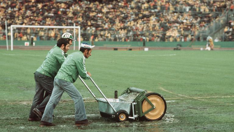 WM 1974: Als ein Fußballspiel zur Wasserschlacht wurde