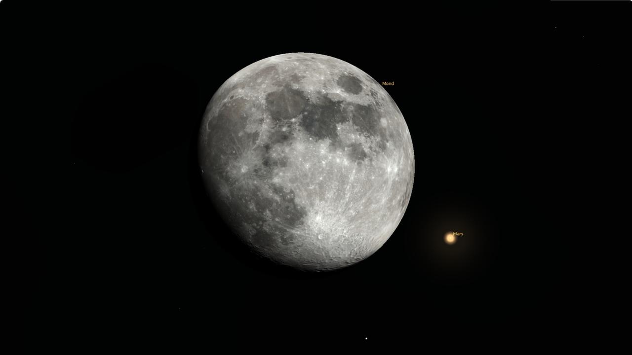 Mond am Tage: Der blasse Mond am blauen Himmel