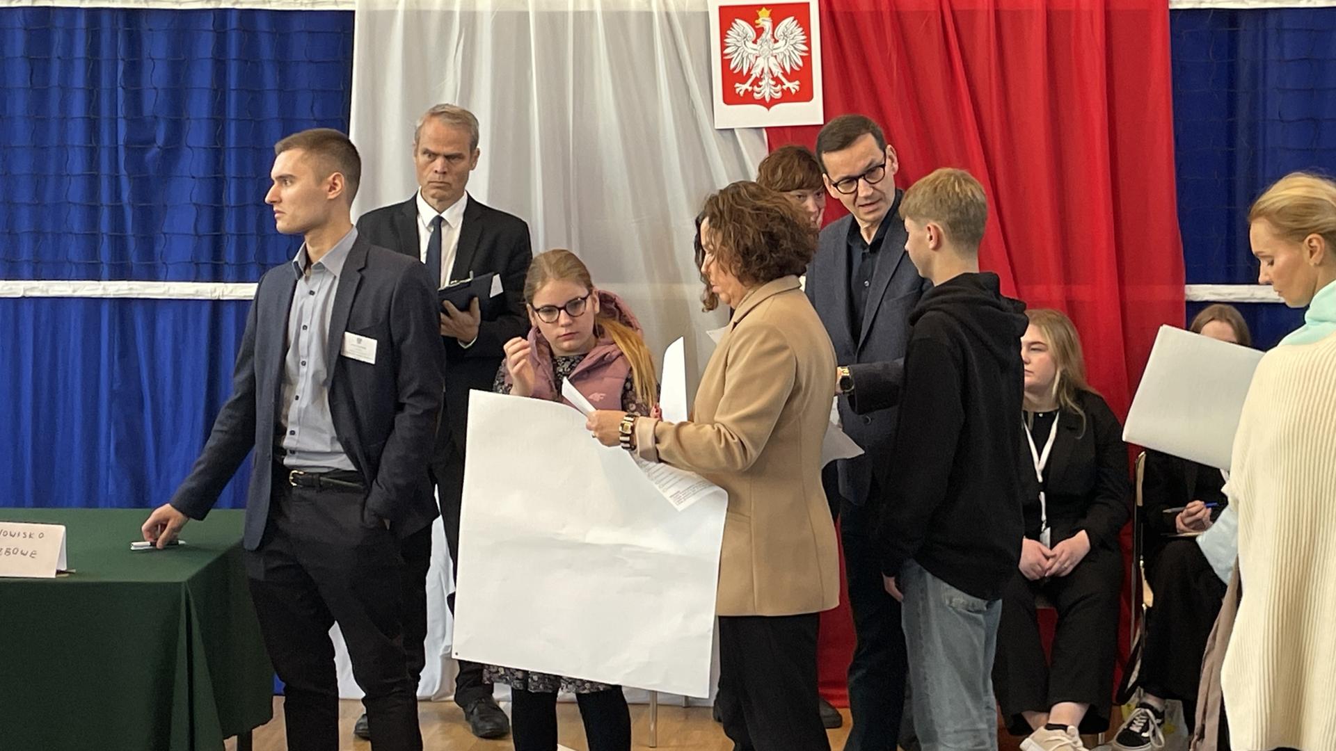 Parlamentswahl - Hohe Wahlbeteiligung in Polen