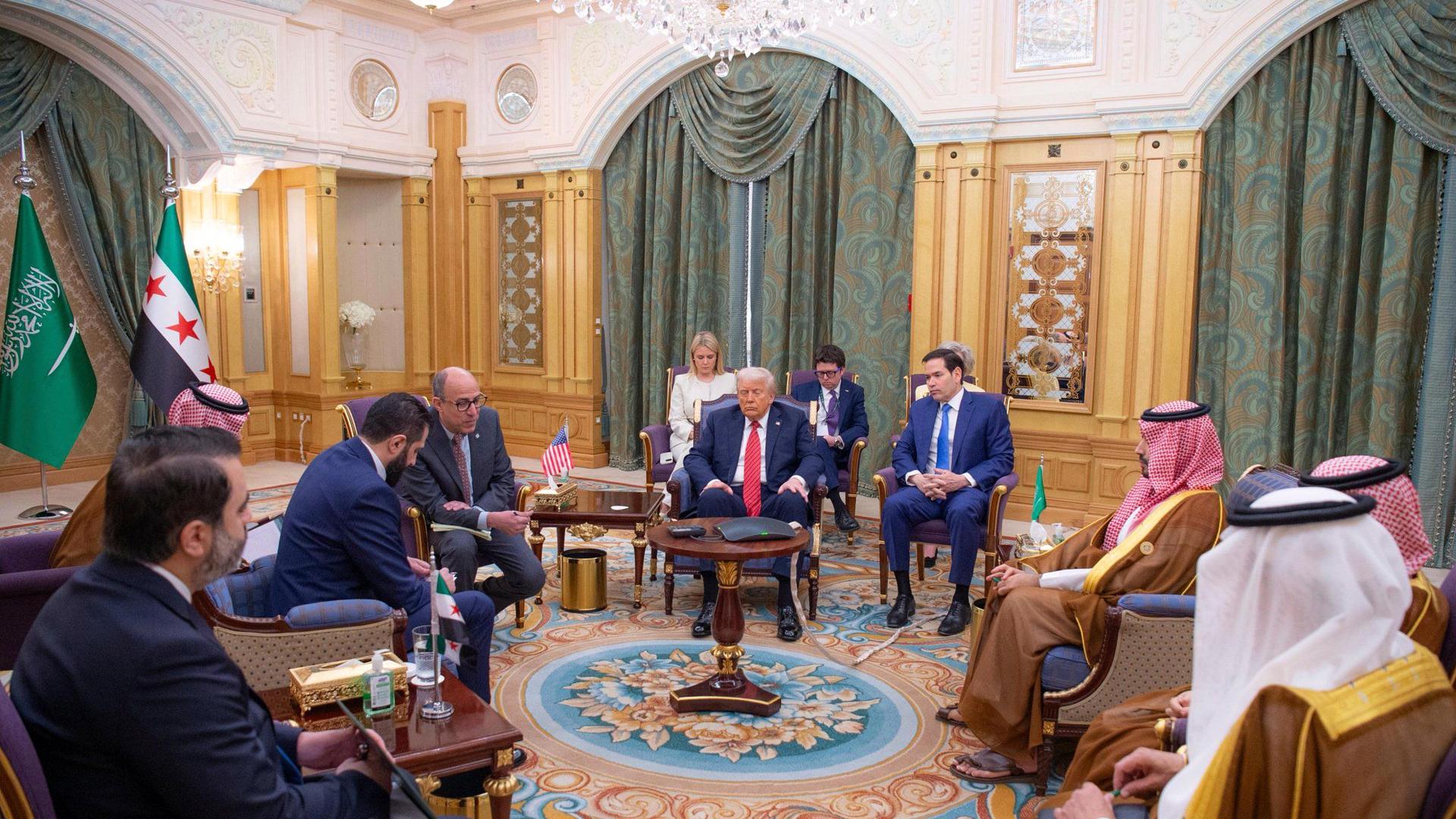 Saudi-Arabien - Trump trifft syrischen Übergangspräsidenten al-Scharaa