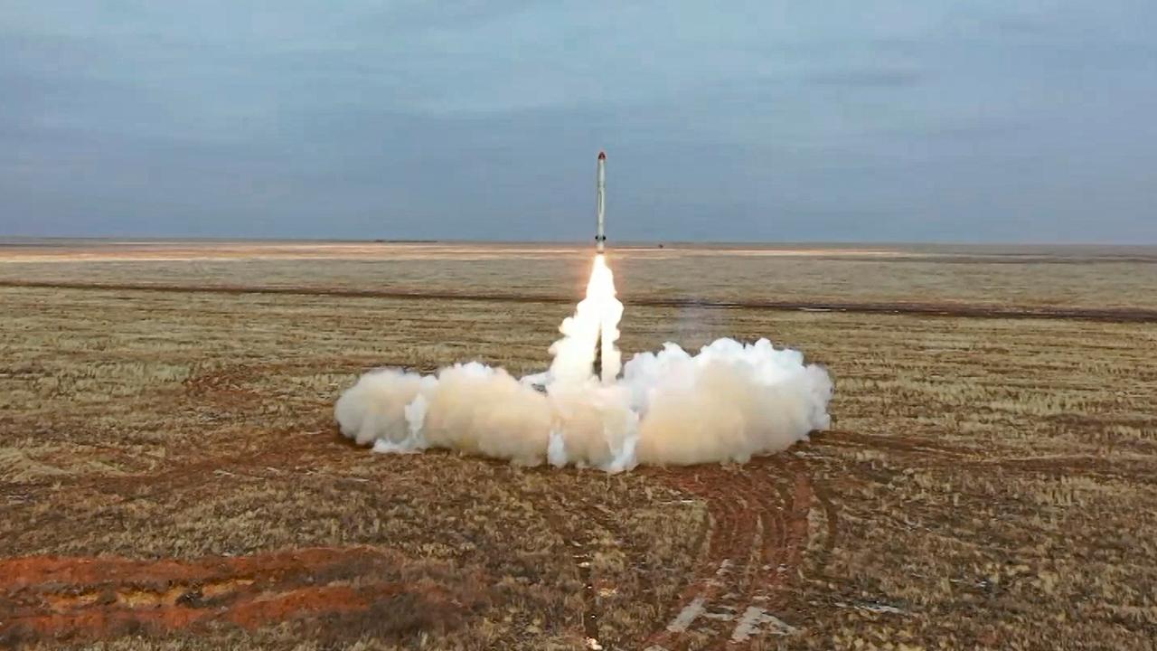 Ukraine - Russische Rakete trifft Hotel in Saporischschja - ukrainische ...