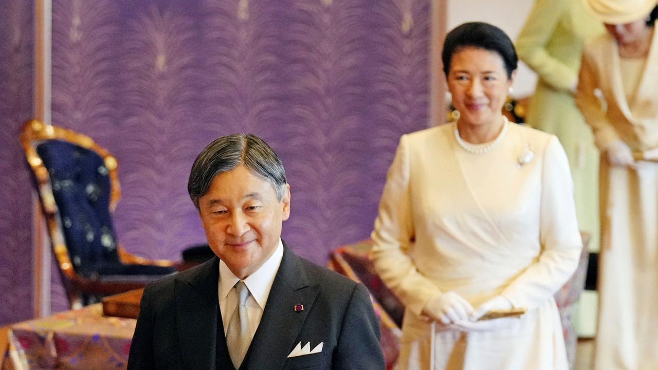 Japanische Kaiserfamilie feiert die Dichtkunst