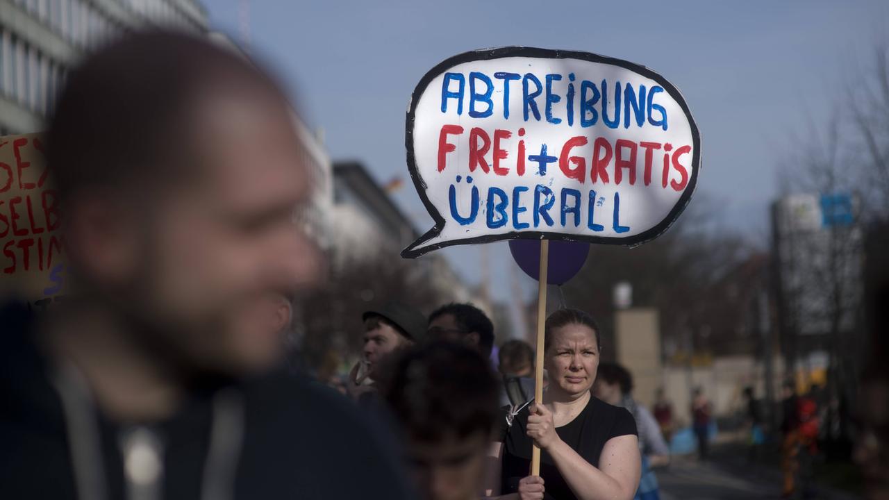 Abtreibung: Sollten Schwangerschaftsabbrüche legal sein?