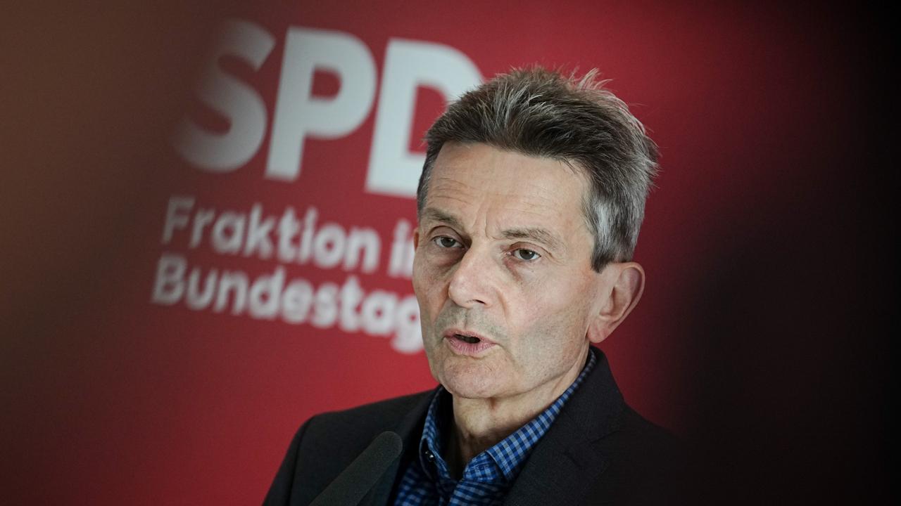 China-Reise des Bundeskanzlers - "Kein Egotrip": Mützenich (SPD ...