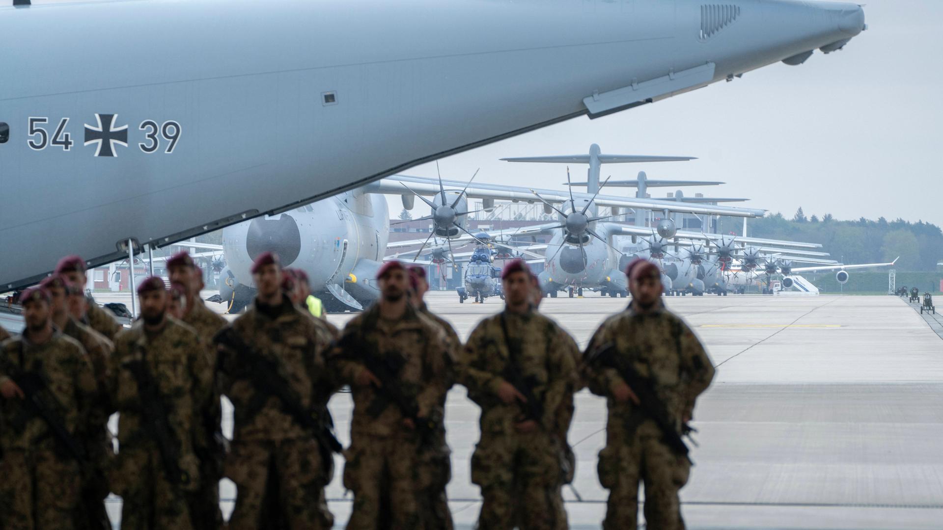 Bundeswehr - Die Geschichte der Wehrpflicht in Deutschland