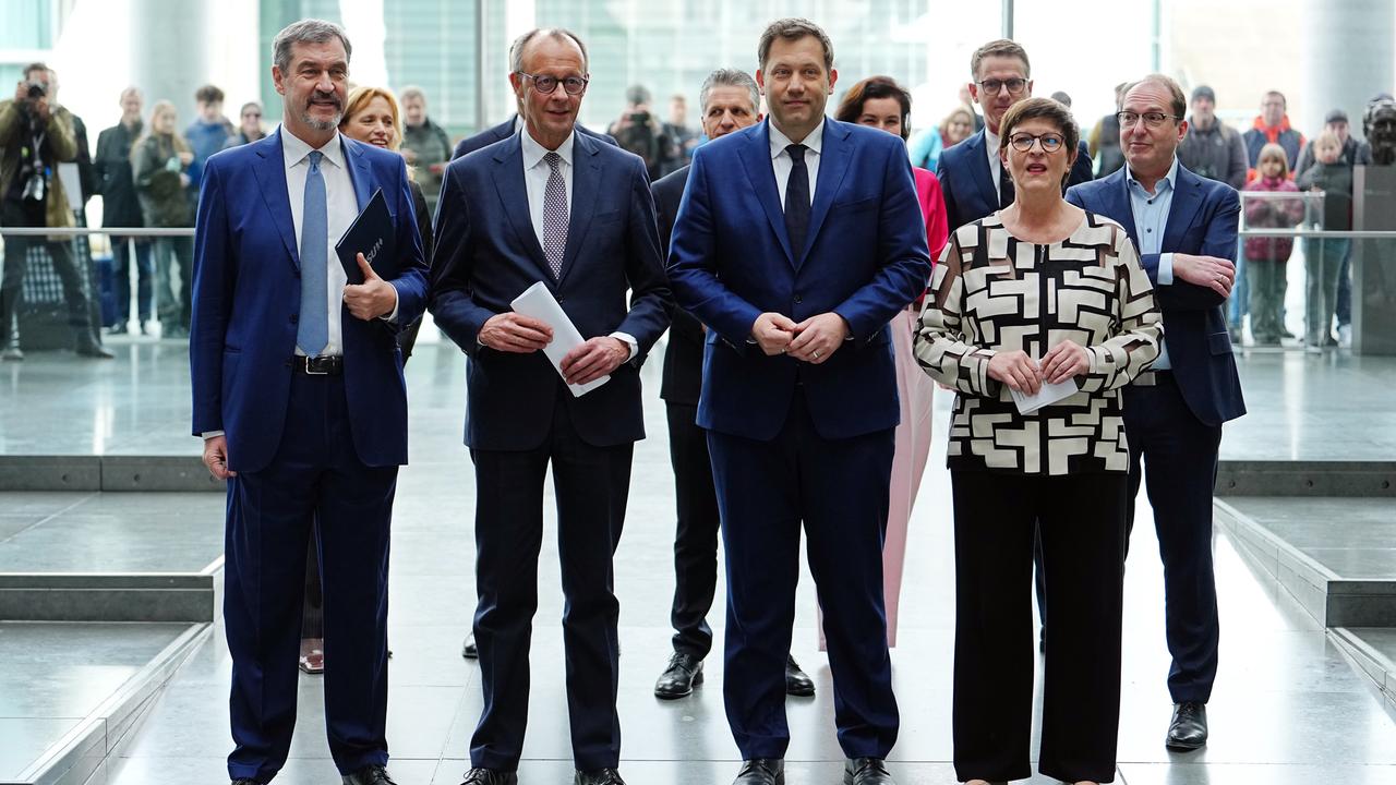 Berlin|CDU, CSU und SPD einigen sich auf Koalitions-Vertrag