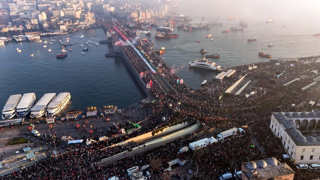 Türkei - Zehntausende protestieren in Istanbul gegen Gaza-Krieg