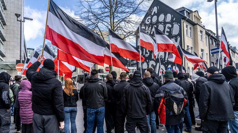 Wie Angelique Geray die "Letzte Verteidigungswelle" unterwanderte