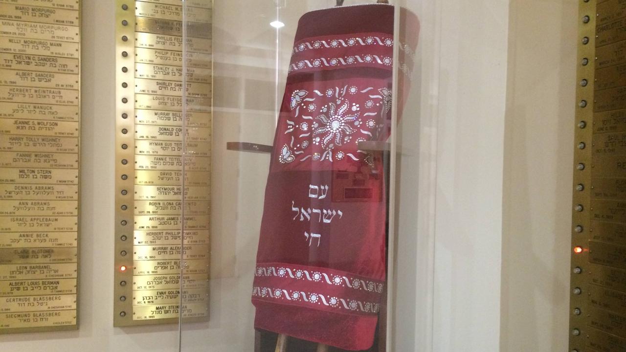 Thora-Rolle zur Verständigung in Vereinigten Arabischen Emiraten ...