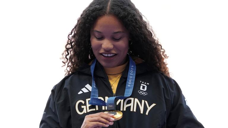 Olympiasiegerin Ogunleye | "Ich wusste ich werde 20 Meter stoßen"