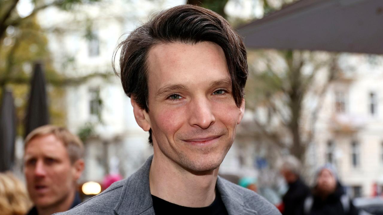 Schauspieler Tambrea verarbeitet Fluchtgeschichte der Familie