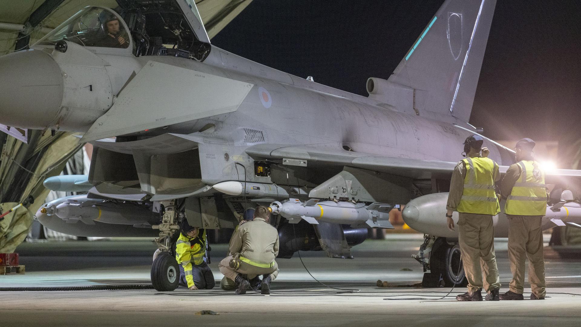 Militär-Einsatz - Großbritannien und Frankreich greifen mutmaßliches IS ...