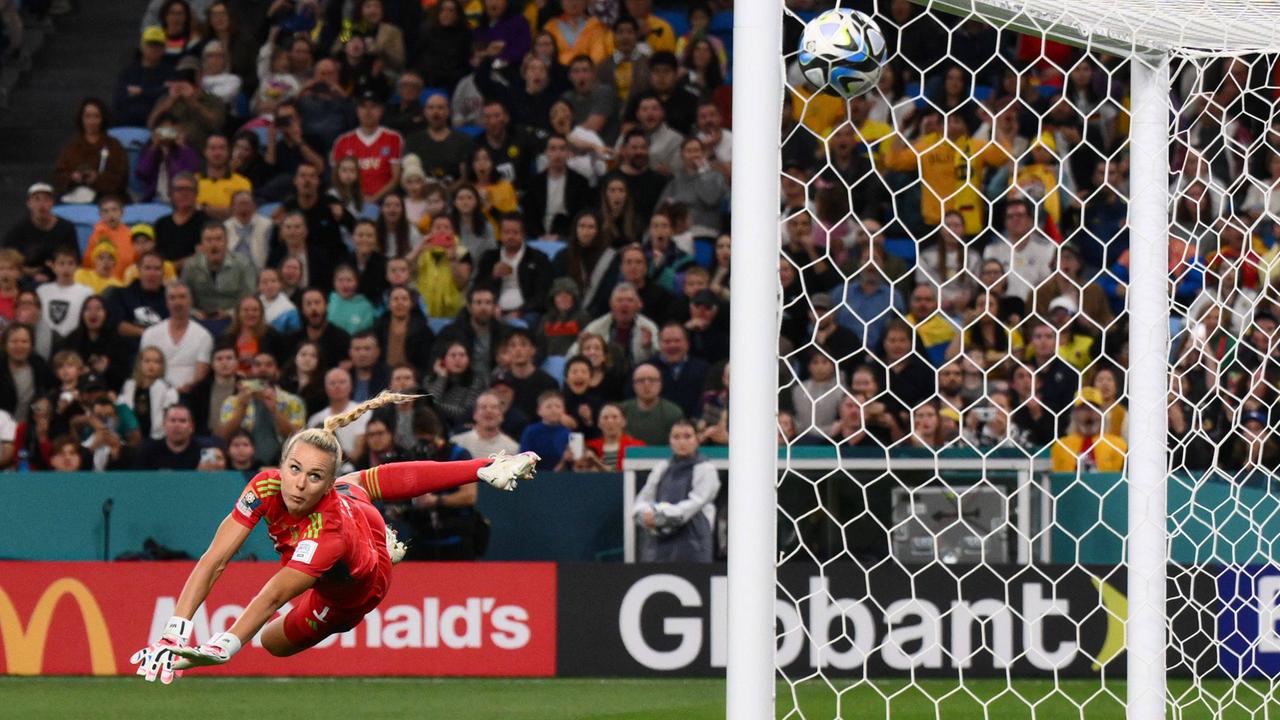 DFB-Frauen - Torhüterin Merle Frohms beendet Karriere in der ...