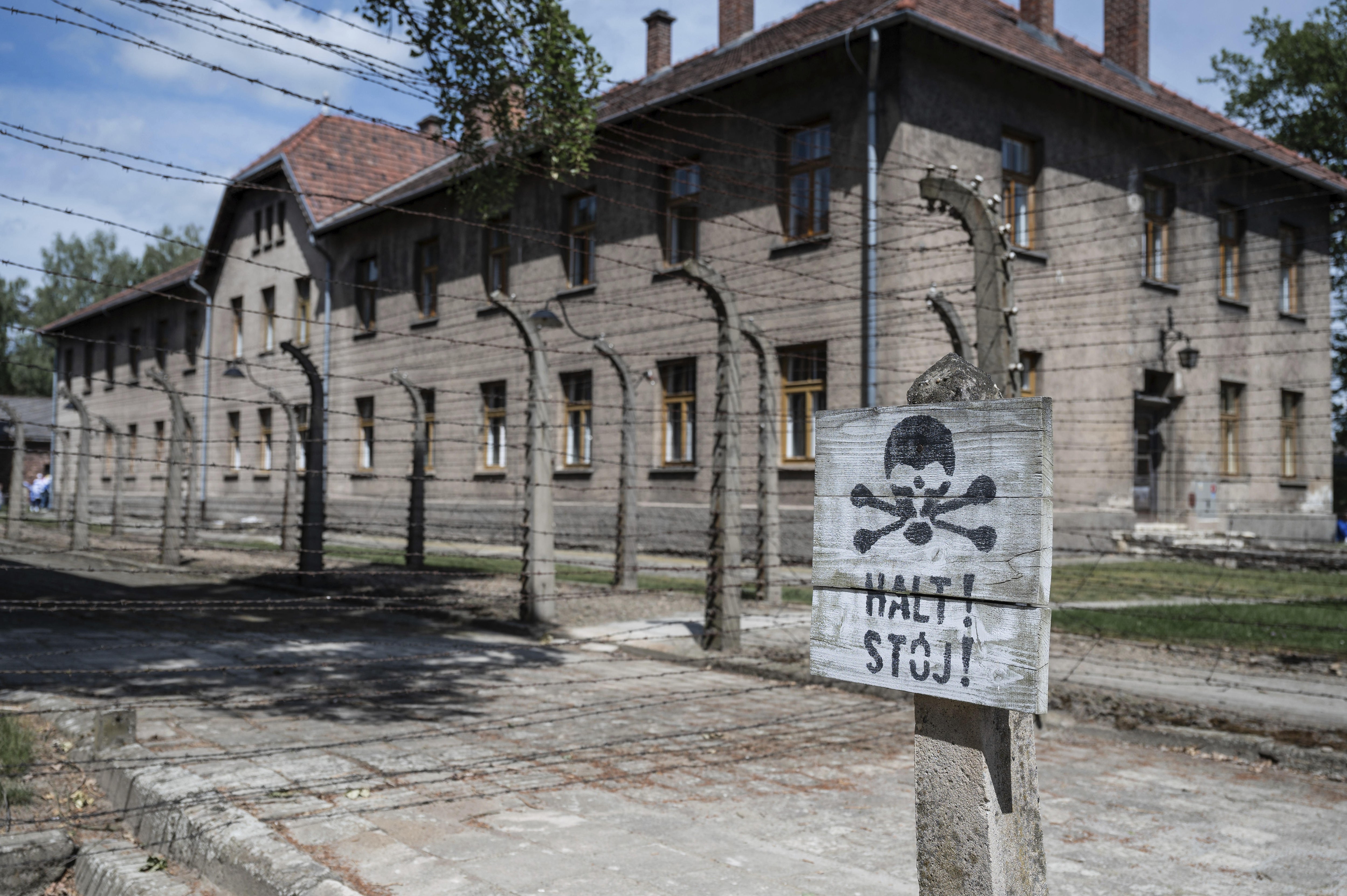Auschwitz Muzeum Auschwitz Exhibition Opens In Canada English