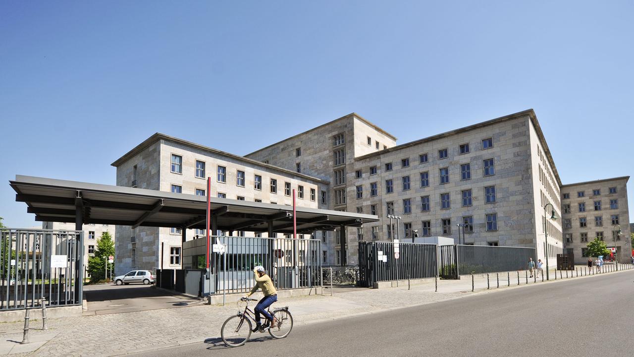 Bundesfinanzministerium - Kurzfristige Absage aus Peking: Lindner muss ...