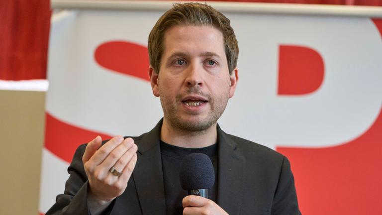 Haushaltsstreit - SPD-Generalsekretär Kühnert kritisiert Finanzminister ...