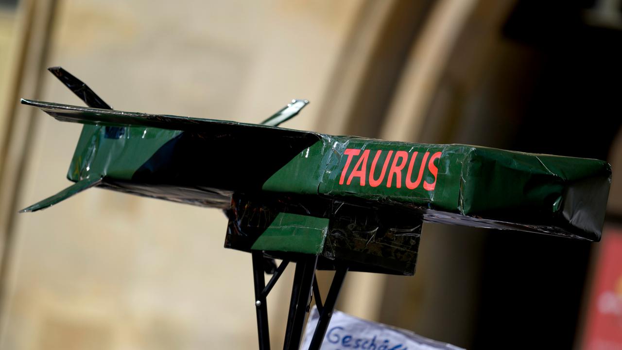 Taurus-Telefonat: Pistorius rät zu Besonnenheit in Abhöraffäre
