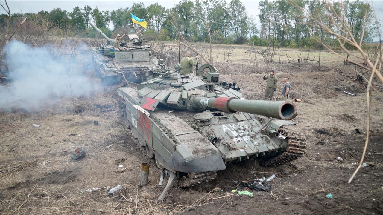 Krieg - Ukraine bittet um 300 Panzerfahrzeuge und 80 F-16-Kampfjets für ...