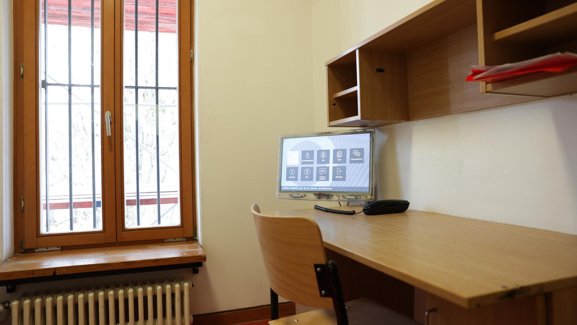 Resozialisierung durch Digitalisierung? - Häftlinge in Berlin bekommen ...