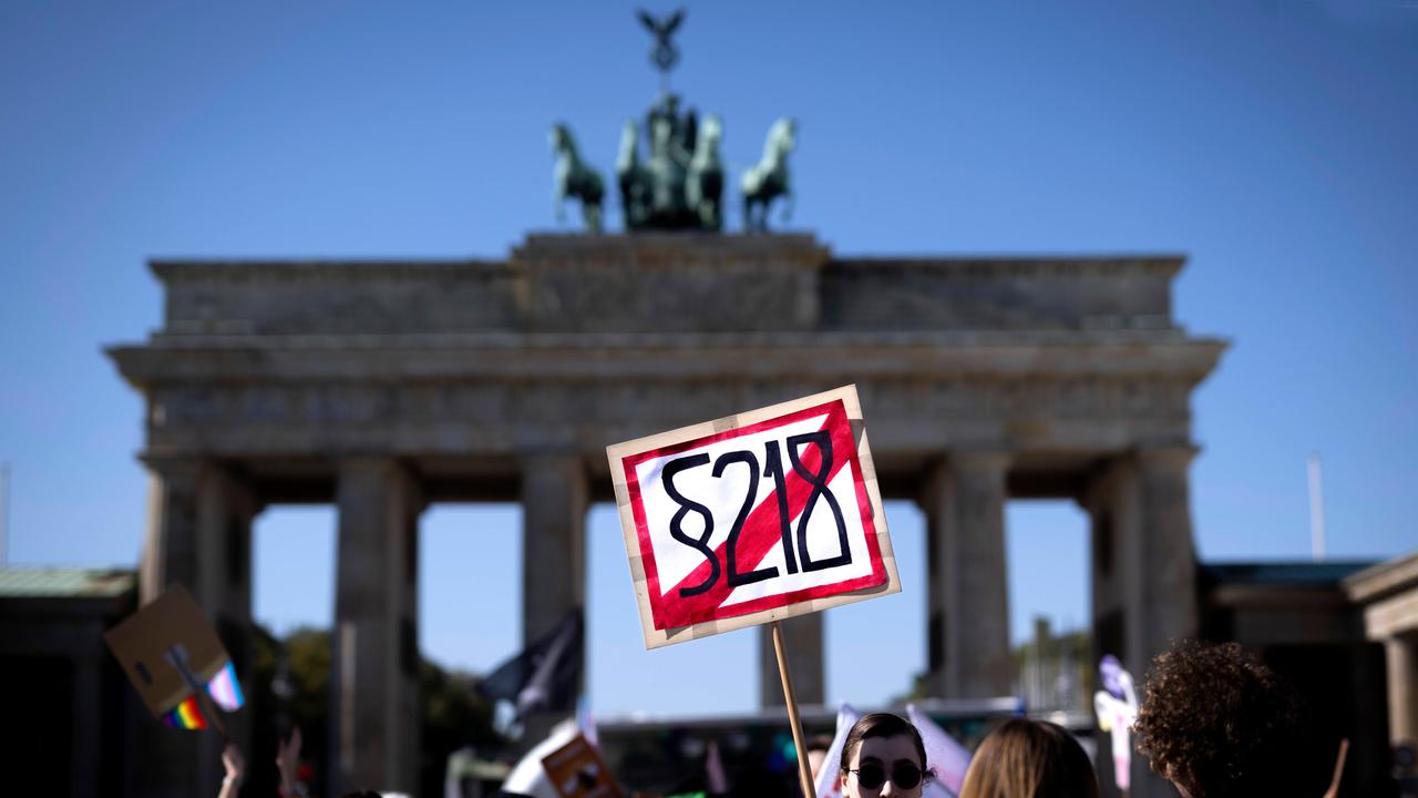 Paragraf 218 in der Kritik: Bleibt Abtreibung strafbar?