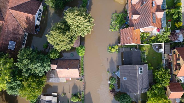 Unwetter - Hochwasser-Lage spitzt sich teils zu im Süden