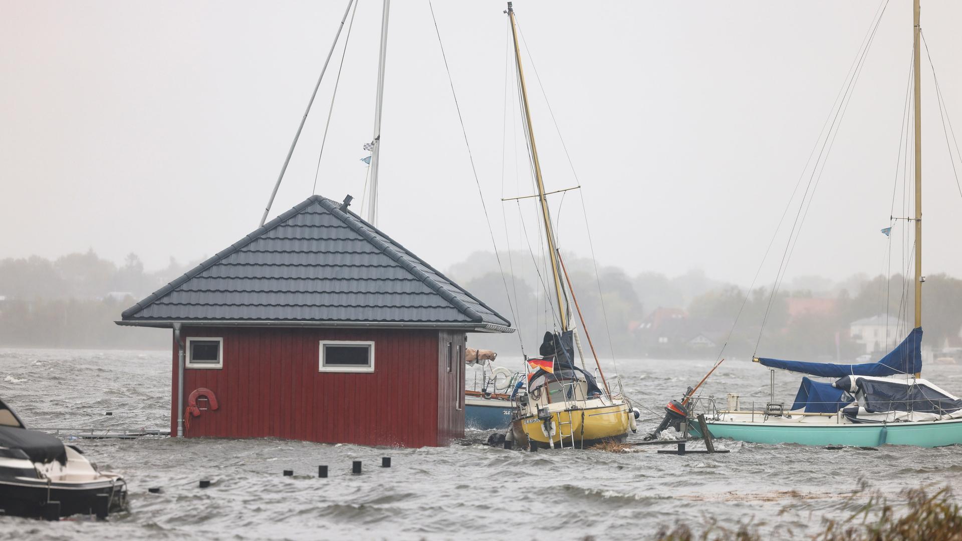 Wetter - Sturmflut an der Ostseeküste geht zurück