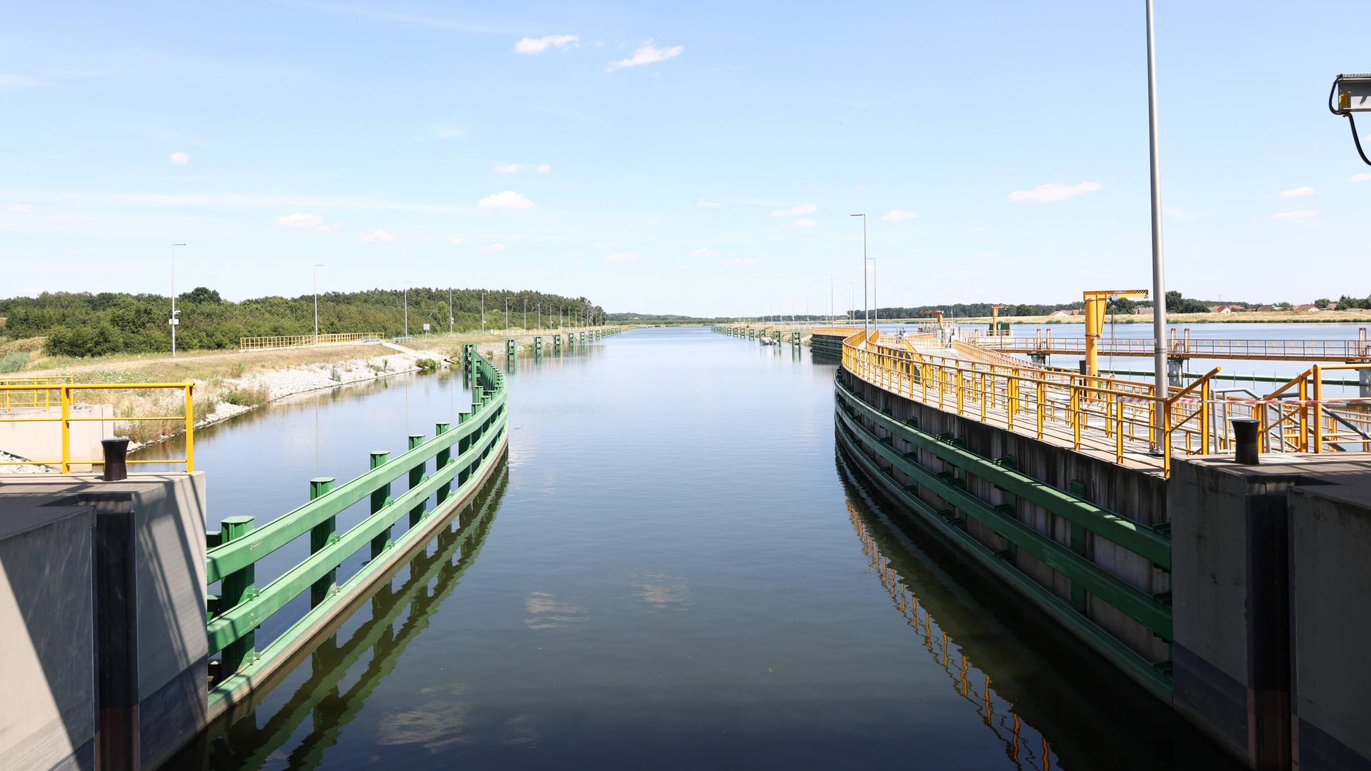 Millionen-Investitionen - Polens Parlament verabschiedet Gesetz zum ...