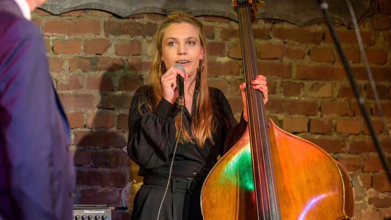 WDR-Jazzpreis für Bassistin Caris Hermes