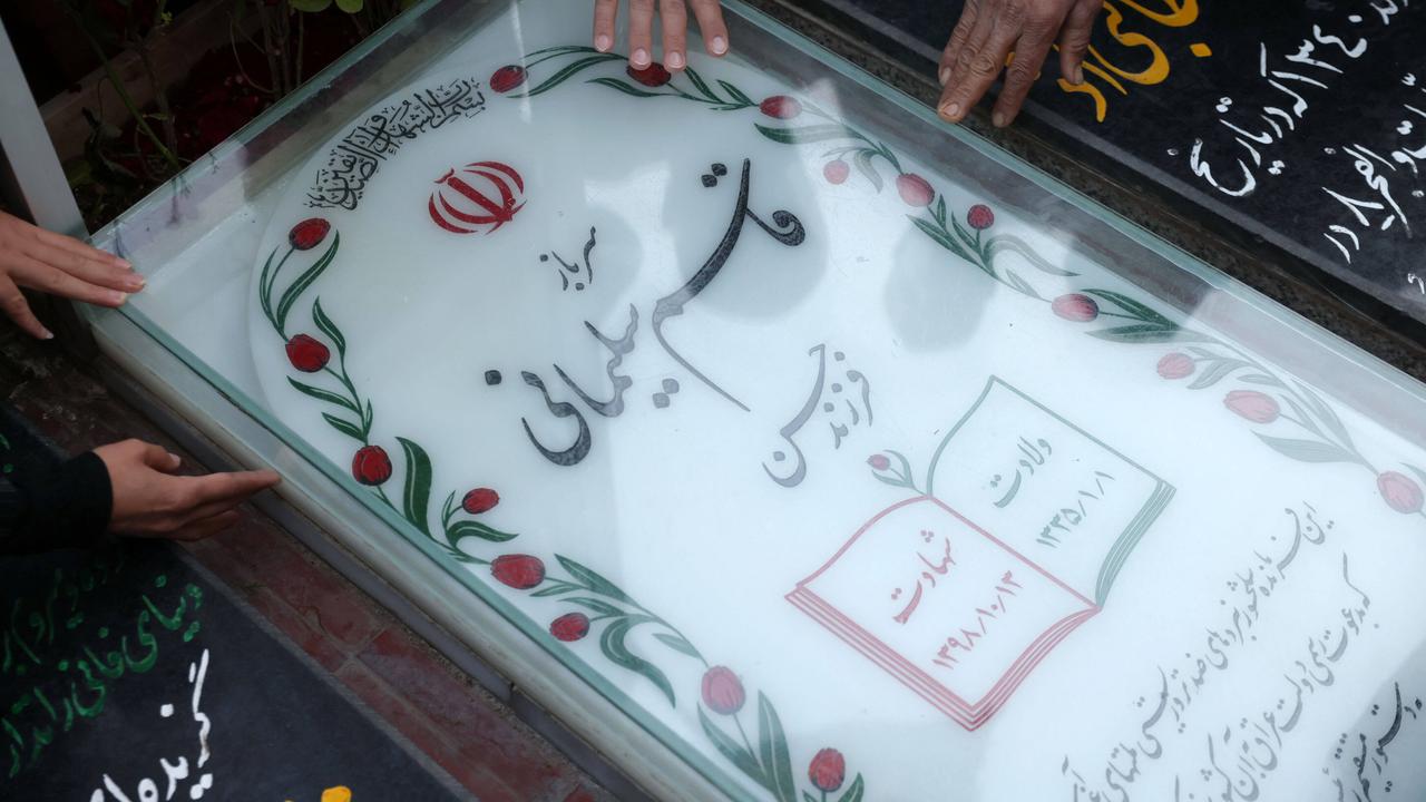 Iran - Staatsfernsehen: Mindestens 20 Tote nach Explosion an Grab von ...