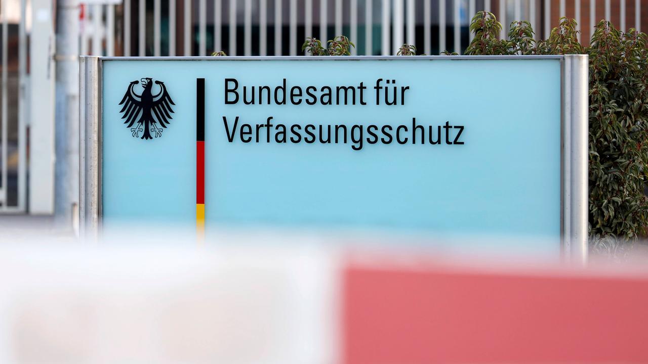 "Gesichert rechtsextremistisch" - Was die Einstufung durch den Verfassungsschutz für die AfD ...