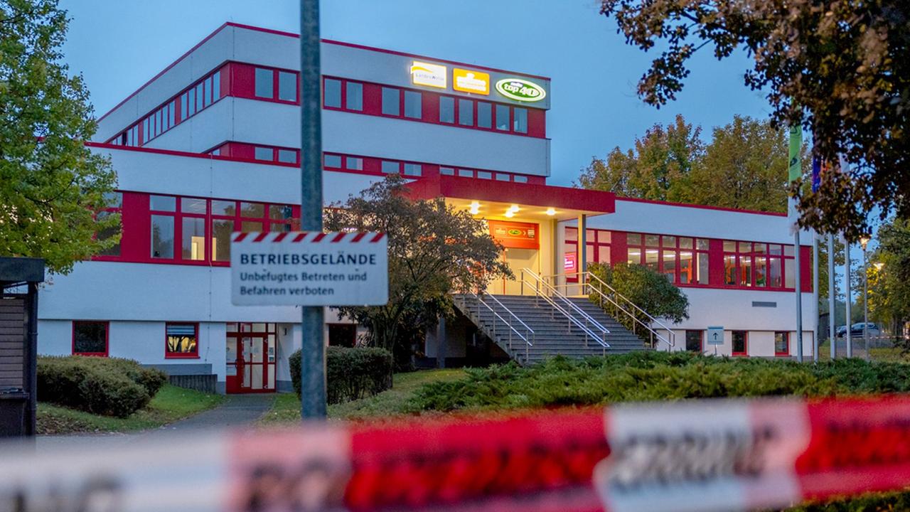 Thüringen und Bayern - Erneut Bombendrohungen - Privatsender und Schule betroffen