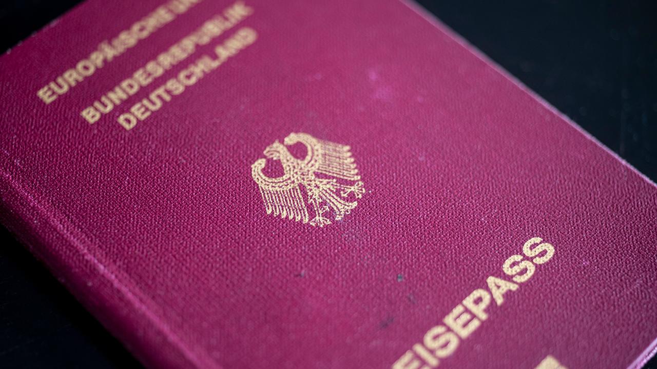 Eltern flohen vor Holocaust - US-Jüdin beantragt mit 72 Jahren den ...