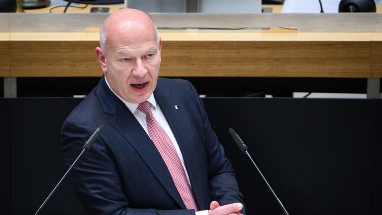 Abgeordnetenhaus - Berlin: Wegner lobt Krisenmanagement nach ...