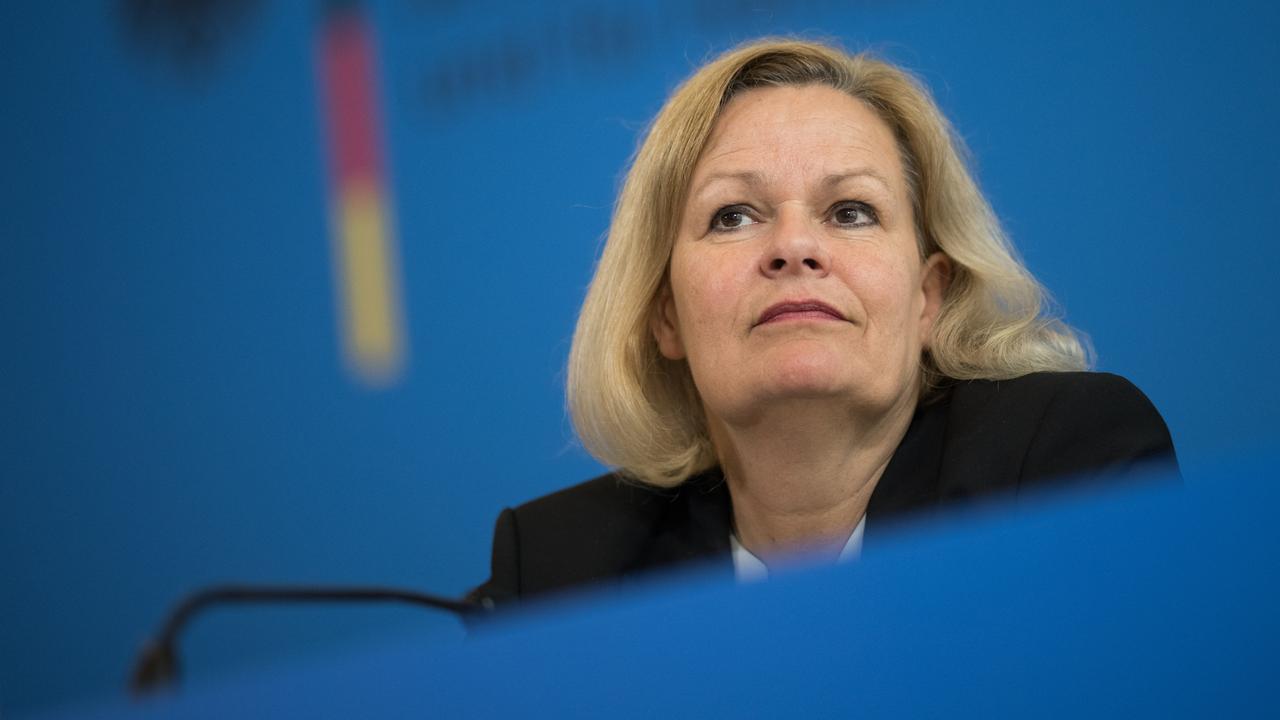 Migrationspolitik - Bundesinnenministerin Faeser zieht Bilanz ihrer ...