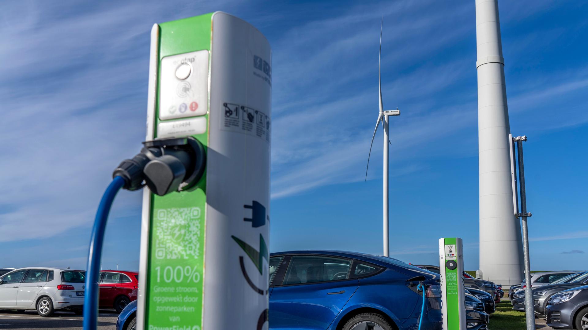 Synthetische Kraftstoffe - Technologieexperte begrüßt Debatte um E-Fuels