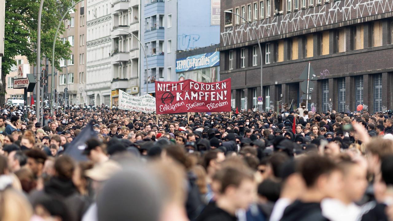 Berlin - Demonstration zum 1. Mai "erstaunlich friedlich" verlaufen