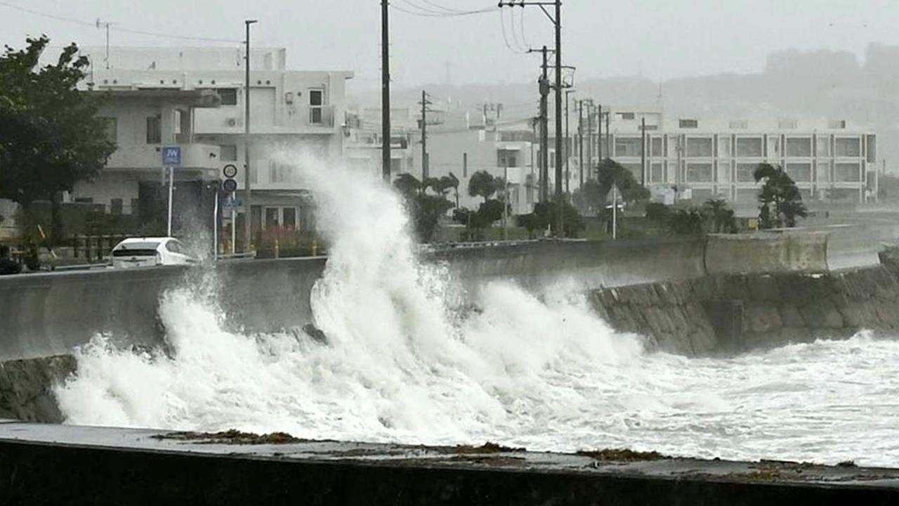 Japan - Heftiger Taifun tobt weiter