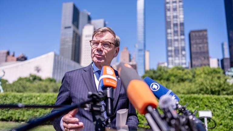 "Blamage" und "Quittung" - Opposition macht Merz und Wadephul für ...