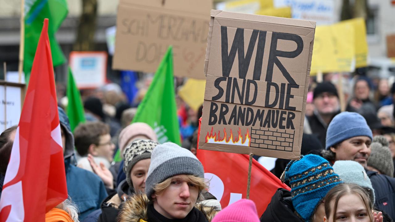 Gegen Rechtsextremismus - Erneut Kundgebungen in Städten in ganz Deutschland