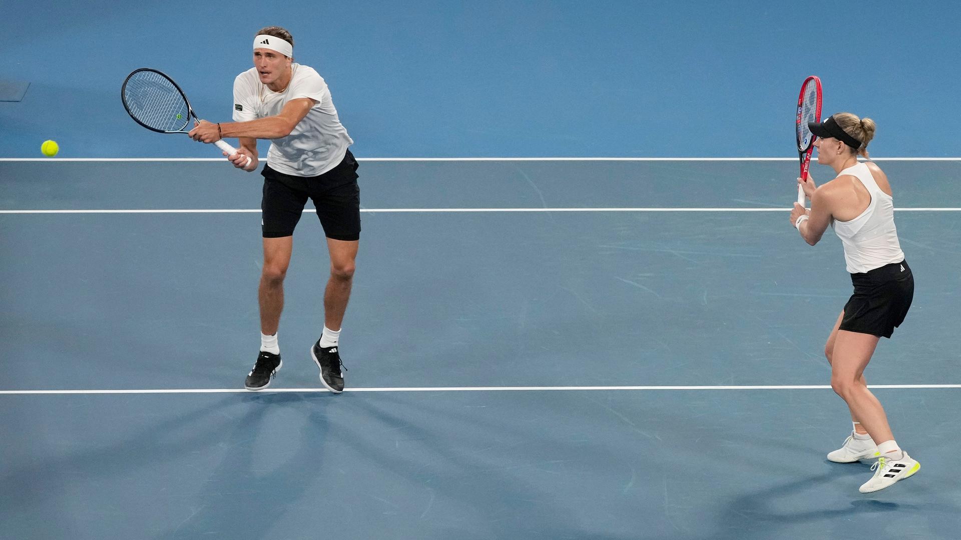 Tennis - Deutschland besiegt Italien im United Cup - Mixed-Erfolg von Kerber und Zverev