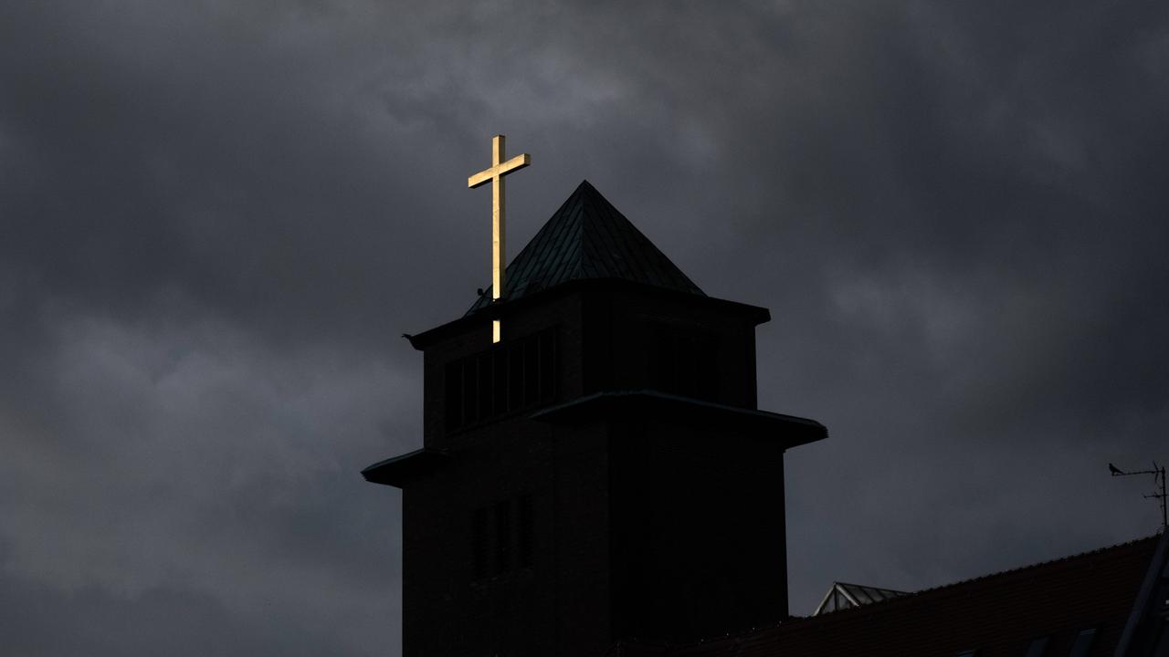 Frankreich - Kirche in Lyon entfernt Fenster eines mutmaßlich ...